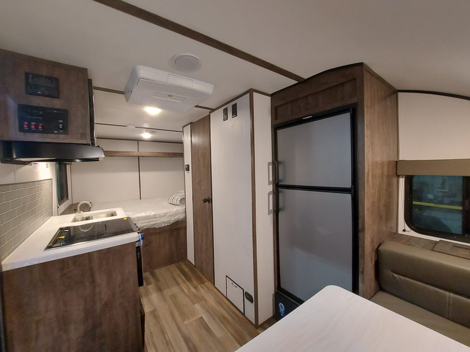 RiverSide RV Retro 165 *LOOK VINTAGE* – Motorisé Québec