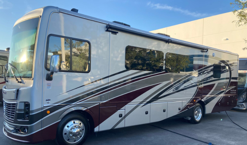 Vacationer 33C - Motorisé Québec